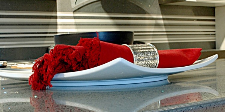 Plan de travail sur mesure en Quartz Compac Titaneo, finition Poli pour ...